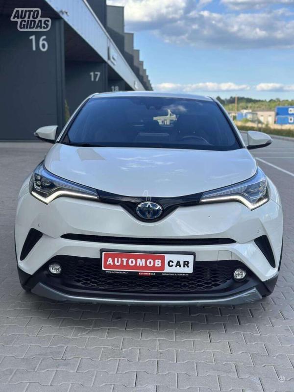 White Toyota C-HR 2018 in Vilnius, with an engine capacity of 1.80 L and mileage of 112 thousand km for 17650 €, photo 2 on AUTOMOTO.COM.LV