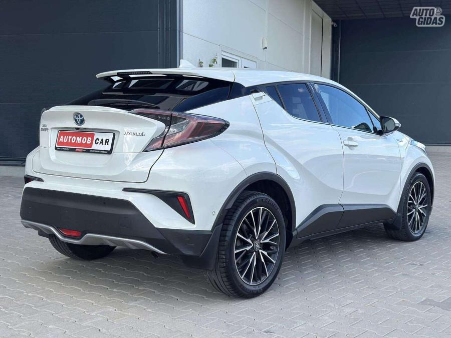 Белый Тойота C-HR 2018 в Вильнюс, объемом двигателя 1.80 л и пробегом 112 тыс. км за 17650 €, фото 7 на AUTOMOTO.COM.LV