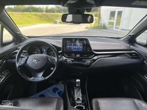 Белый Тойота C-HR 2018 в Вильнюс, объемом двигателя 1.80 л и пробегом 112 тыс. км за 17650 €, фото 12 на AUTOMOTO.COM.LV