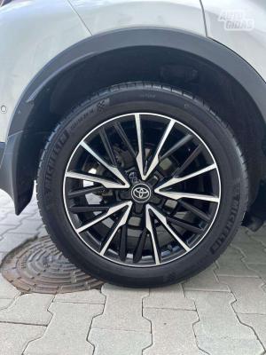 Белый Тойота C-HR 2018 в Вильнюс, объемом двигателя 1.80 л и пробегом 112 тыс. км за 17650 €, фото 29 на AUTOMOTO.COM.LV