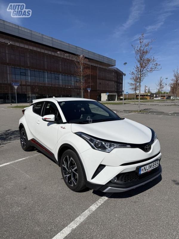 Белый Тойота C-HR 2018 в Клайпеда, объемом двигателя 1.20 л и пробегом 58 тыс. км за 14500 €, фото 1 на AUTOMOTO.COM.LV