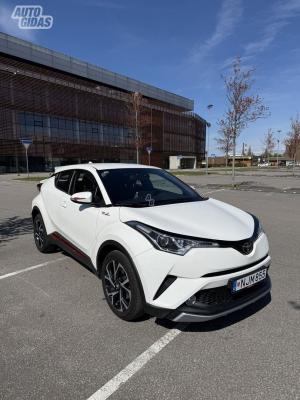 Белый Тойота C-HR 2018 в Клайпеда, объемом двигателя 1.20 л и пробегом 58 тыс. км за 14500 €, фото  на AUTOMOTO.COM.LV