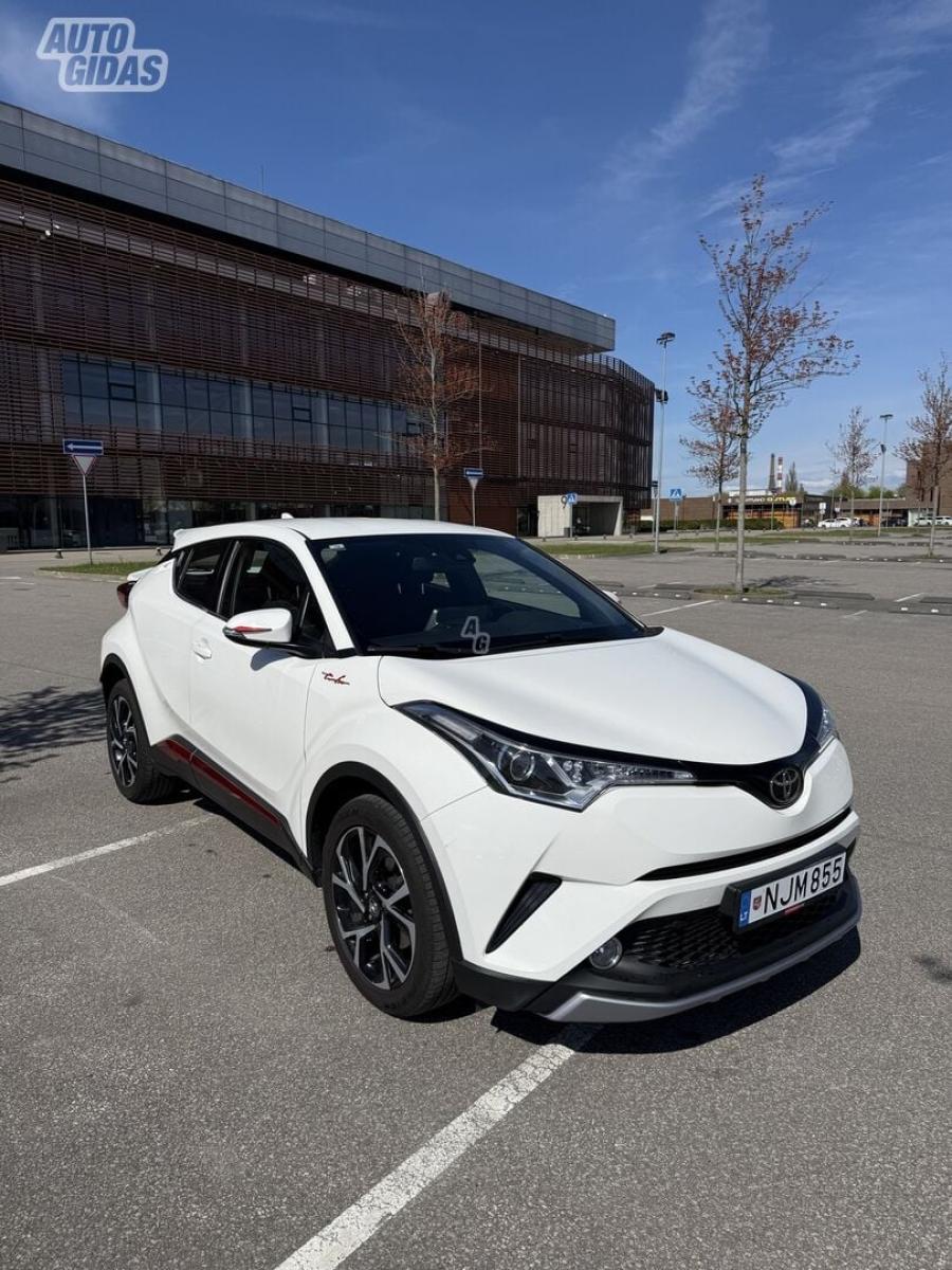 Белый Тойота C-HR 2018 в Клайпеда, объемом двигателя 1.20 л и пробегом 58 тыс. км за 14500 €, фото 1 на AUTOMOTO.COM.LV