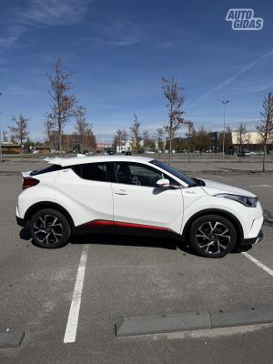 Белый Тойота C-HR 2018 в Клайпеда, объемом двигателя 1.20 л и пробегом 58 тыс. км за 14500 €, фото 3 на AUTOMOTO.COM.LV