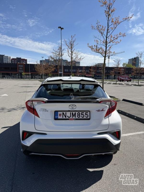 Белый Тойота C-HR 2018 в Клайпеда, объемом двигателя 1.20 л и пробегом 58 тыс. км за 14500 €, фото 4 на AUTOMOTO.COM.LV