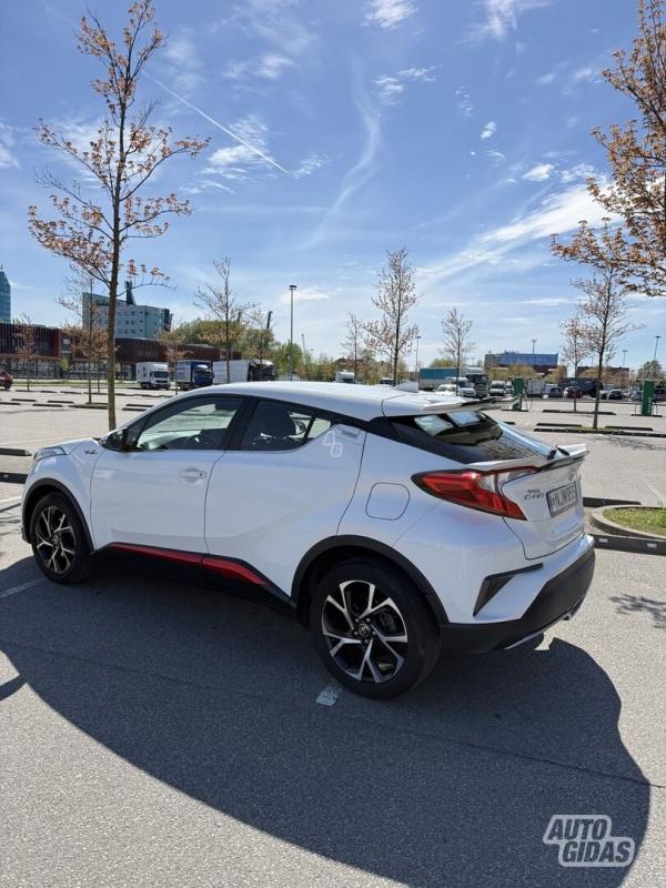 Белый Тойота C-HR 2018 в Клайпеда, объемом двигателя 1.20 л и пробегом 58 тыс. км за 14500 €, фото 5 на AUTOMOTO.COM.LV