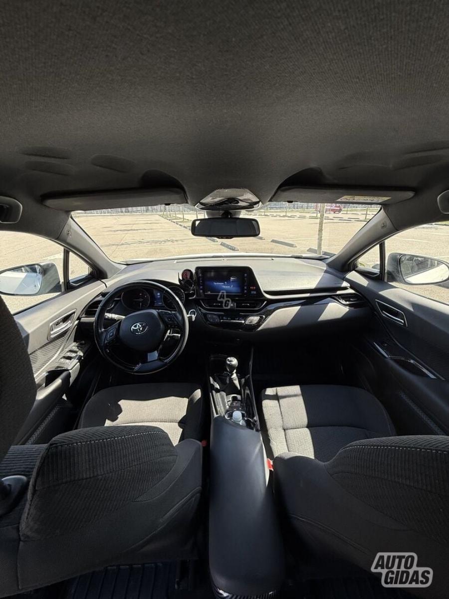 Белый Тойота C-HR 2018 в Клайпеда, объемом двигателя 1.20 л и пробегом 58 тыс. км за 14500 €, фото 7 на AUTOMOTO.COM.LV