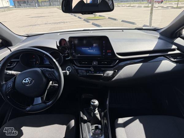Белый Тойота C-HR 2018 в Клайпеда, объемом двигателя 1.20 л и пробегом 58 тыс. км за 14500 €, фото 7 на AUTOMOTO.COM.LV