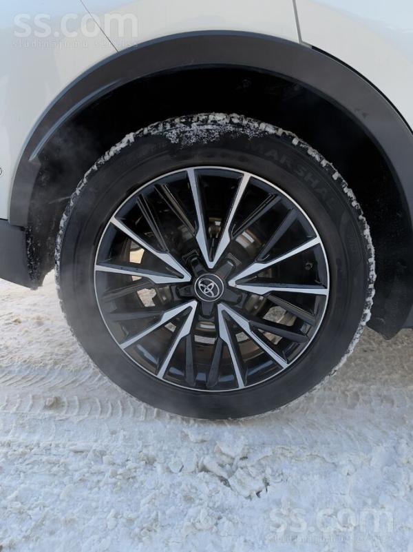 Balts Toyota C-HR 2018 Rīga, ar dzinēja tilpumu 1.80 L un nobraukumu 91 tūkst. km par 17200 €, foto 6 vietnē AUTOMOTO.COM.LV