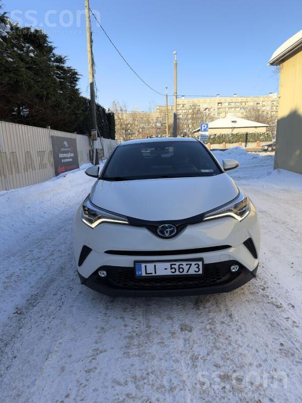 Белый Тойота C-HR 2018 в Рига, объемом двигателя 1.80 л и пробегом 91 тыс. км за 17200 €, фото 2 на AUTOMOTO.COM.LV