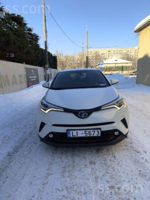 Balts Toyota C-HR 2018 Rīga, ar dzinēja tilpumu 1.80 L un nobraukumu 91 tūkst. km par 17200 €, foto 3 vietnē AUTOMOTO.COM.LV