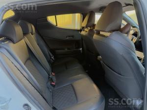 Balts Toyota C-HR 2018 Rīga, ar dzinēja tilpumu 1.80 L un nobraukumu 91 tūkst. km par 17200 €, foto 9 vietnē AUTOMOTO.COM.LV