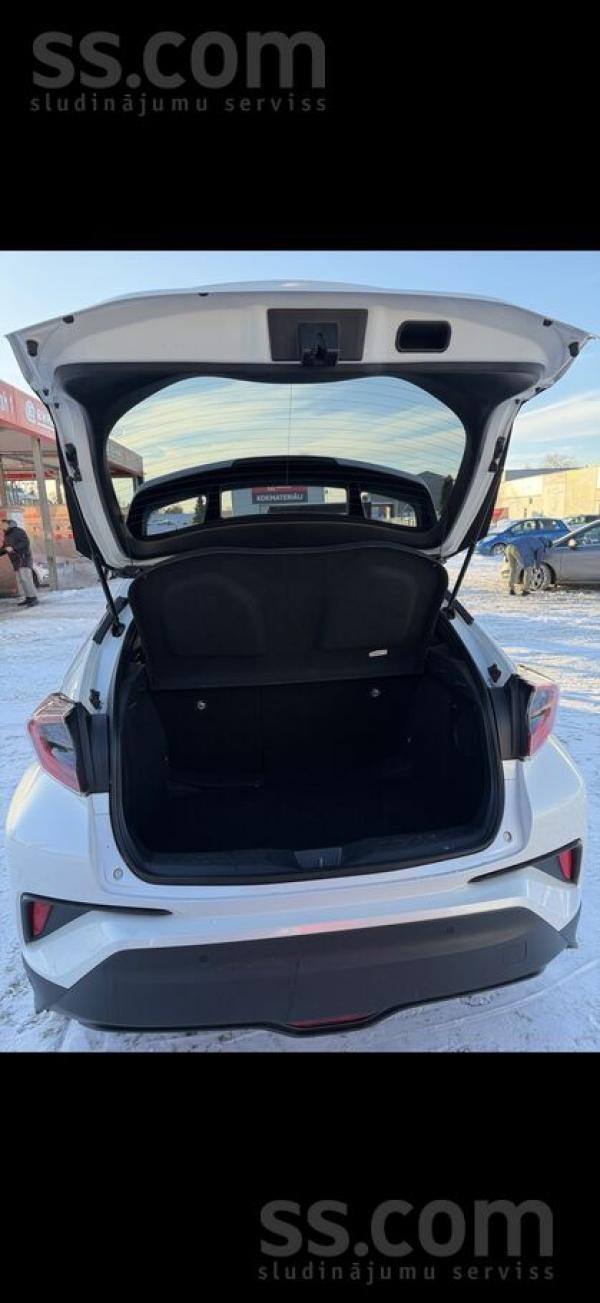 Белый Тойота C-HR 2018 в Рига, объемом двигателя 1.80 л и пробегом 91 тыс. км за 17200 €, фото 10 на AUTOMOTO.COM.LV