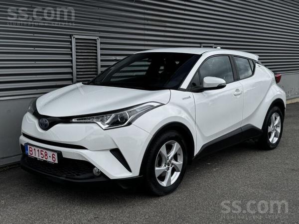 White Toyota C-HR 2018 in Riga, with an engine capacity of 1.80 L and mileage of 188 thousand km for 14900 €, photo 1 on AUTOMOTO.COM.LV