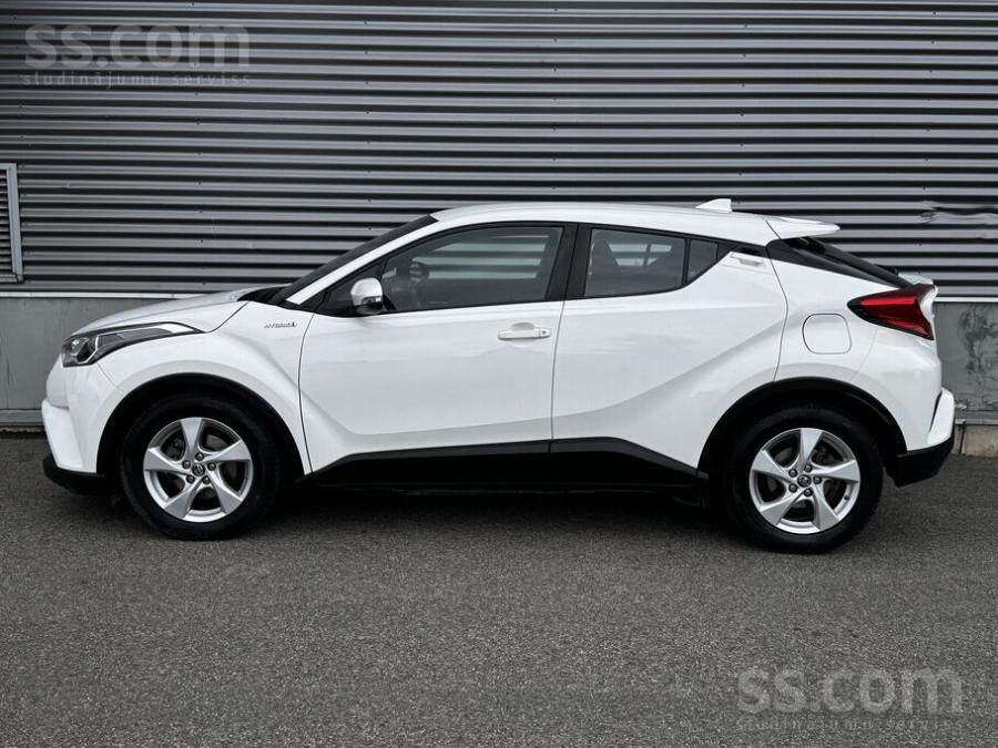 Balts Toyota C-HR 2018 Rīga, ar dzinēja tilpumu 1.80 L un nobraukumu 188 tūkst. km par 14900 €, foto 3 vietnē AUTOMOTO.COM.LV