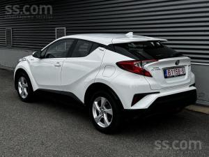 Balts Toyota C-HR 2018 Rīga, ar dzinēja tilpumu 1.80 L un nobraukumu 188 tūkst. km par 14900 €, foto 4 vietnē AUTOMOTO.COM.LV