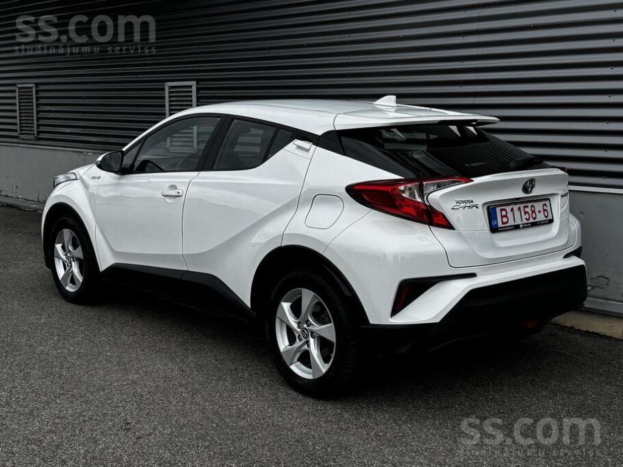Balts Toyota C-HR 2018 Rīga, ar dzinēja tilpumu 1.80 L un nobraukumu 188 tūkst. km par 14900 €, foto 4 vietnē AUTOMOTO.COM.LV