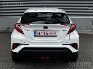 Balts Toyota C-HR 2018 Rīga, ar dzinēja tilpumu 1.80 L un nobraukumu 188 tūkst. km par 14900 €, foto 5 vietnē AUTOMOTO.COM.LV