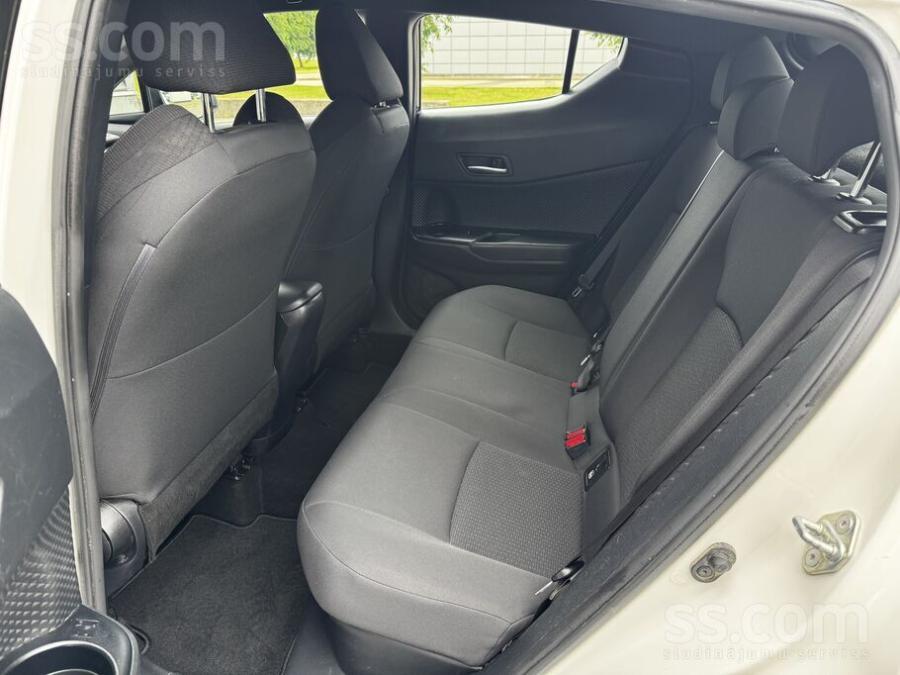 Balts Toyota C-HR 2018 Rīga, ar dzinēja tilpumu 1.80 L un nobraukumu 188 tūkst. km par 14900 €, foto 11 vietnē AUTOMOTO.COM.LV