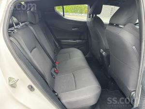 Balts Toyota C-HR 2018 Rīga, ar dzinēja tilpumu 1.80 L un nobraukumu 188 tūkst. km par 14900 €, foto 12 vietnē AUTOMOTO.COM.LV