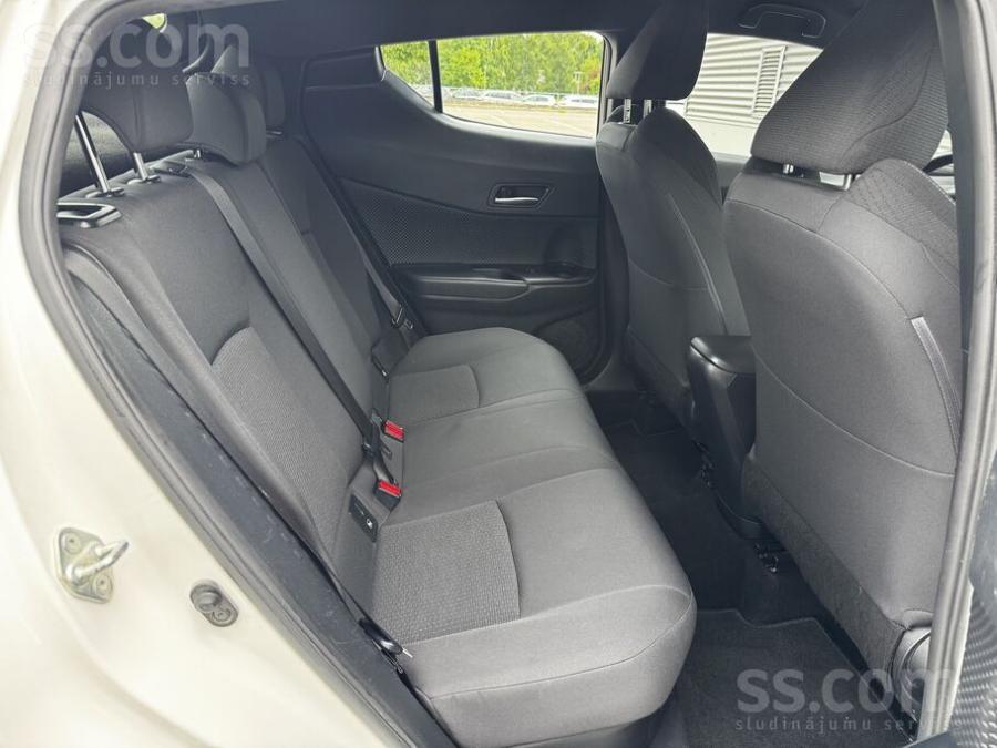 Balts Toyota C-HR 2018 Rīga, ar dzinēja tilpumu 1.80 L un nobraukumu 188 tūkst. km par 14900 €, foto 12 vietnē AUTOMOTO.COM.LV