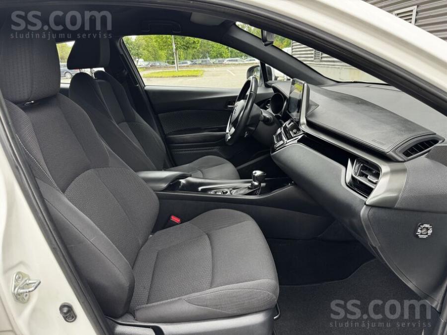 Balts Toyota C-HR 2018 Rīga, ar dzinēja tilpumu 1.80 L un nobraukumu 188 tūkst. km par 14900 €, foto 13 vietnē AUTOMOTO.COM.LV