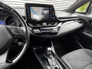 Balts Toyota C-HR 2018 Rīga, ar dzinēja tilpumu 1.80 L un nobraukumu 188 tūkst. km par 14900 €, foto 17 vietnē AUTOMOTO.COM.LV