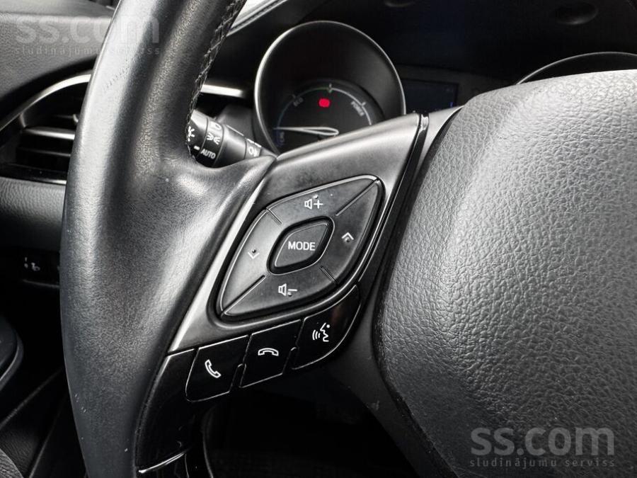 Balts Toyota C-HR 2018 Rīga, ar dzinēja tilpumu 1.80 L un nobraukumu 188 tūkst. km par 14900 €, foto 23 vietnē AUTOMOTO.COM.LV