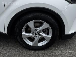 Balts Toyota C-HR 2018 Rīga, ar dzinēja tilpumu 1.80 L un nobraukumu 188 tūkst. km par 14900 €, foto 25 vietnē AUTOMOTO.COM.LV