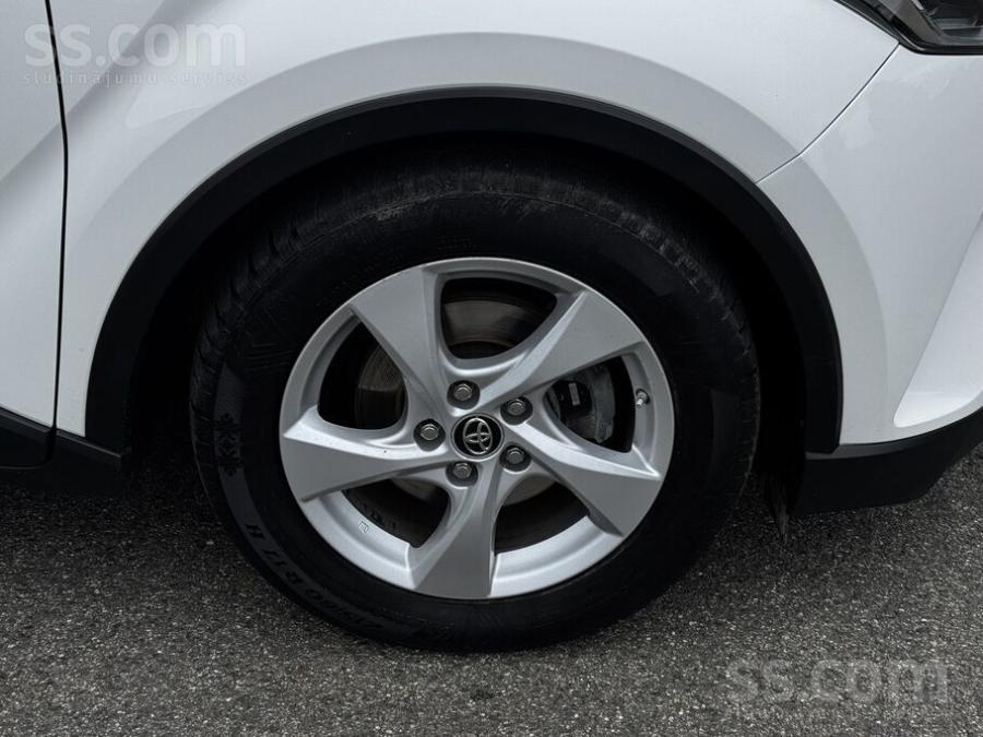 Balts Toyota C-HR 2018 Rīga, ar dzinēja tilpumu 1.80 L un nobraukumu 188 tūkst. km par 14900 €, foto 25 vietnē AUTOMOTO.COM.LV