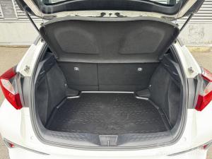 Balts Toyota C-HR 2018 Rīga, ar dzinēja tilpumu 1.80 L un nobraukumu 188 tūkst. km par 14900 €, foto 27 vietnē AUTOMOTO.COM.LV