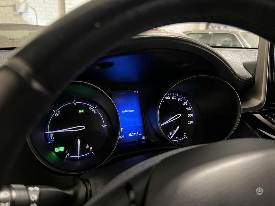 Белый Тойота C-HR 2018 в Клайпеда, объемом двигателя 1.80 л и пробегом 181 тыс. км за 15500 €, фото 4 на AUTOMOTO.COM.LV