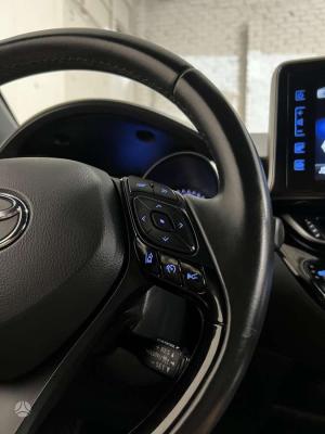 Белый Тойота C-HR 2018 в Клайпеда, объемом двигателя 1.80 л и пробегом 181 тыс. км за 15500 €, фото 5 на AUTOMOTO.COM.LV