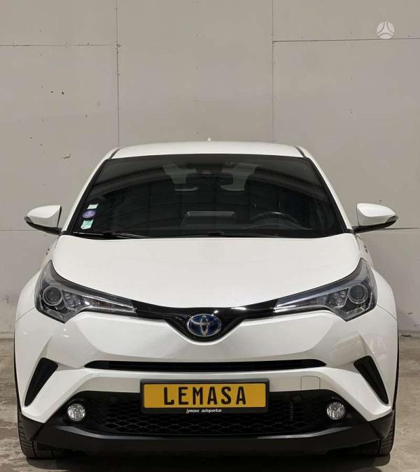 Белый Тойота C-HR 2018 в Клайпеда, объемом двигателя 1.80 л и пробегом 181 тыс. км за 15500 €, фото 5 на AUTOMOTO.COM.LV