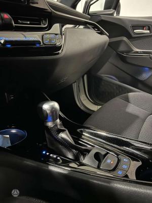 Белый Тойота C-HR 2018 в Клайпеда, объемом двигателя 1.80 л и пробегом 181 тыс. км за 15500 €, фото 8 на AUTOMOTO.COM.LV