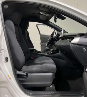 Белый Тойота C-HR 2018 в Клайпеда, объемом двигателя 1.80 л и пробегом 181 тыс. км за 15500 €, фото 12 на AUTOMOTO.COM.LV