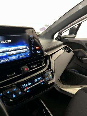 Белый Тойота C-HR 2018 в Клайпеда, объемом двигателя 1.80 л и пробегом 181 тыс. км за 15500 €, фото 13 на AUTOMOTO.COM.LV