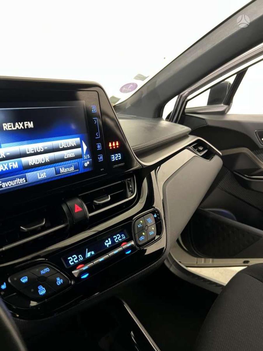 Белый Тойота C-HR 2018 в Клайпеда, объемом двигателя 1.80 л и пробегом 181 тыс. км за 15500 €, фото 13 на AUTOMOTO.COM.LV