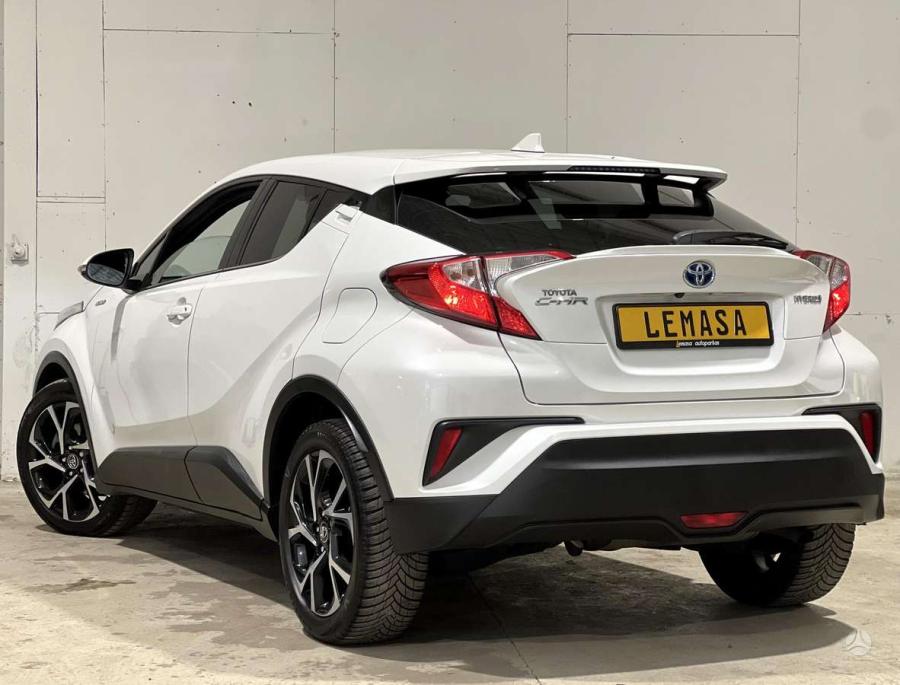 Белый Тойота C-HR 2018 в Клайпеда, объемом двигателя 1.80 л и пробегом 181 тыс. км за 15500 €, фото 19 на AUTOMOTO.COM.LV