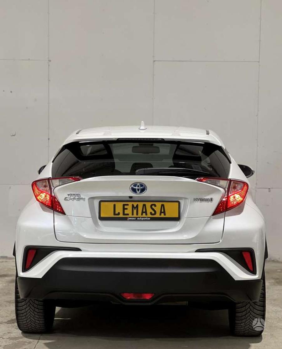Белый Тойота C-HR 2018 в Клайпеда, объемом двигателя 1.80 л и пробегом 181 тыс. км за 15500 €, фото 23 на AUTOMOTO.COM.LV