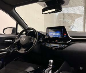 Белый Тойота C-HR 2018 в Клайпеда, объемом двигателя 1.80 л и пробегом 181 тыс. км за 15500 €, фото 25 на AUTOMOTO.COM.LV