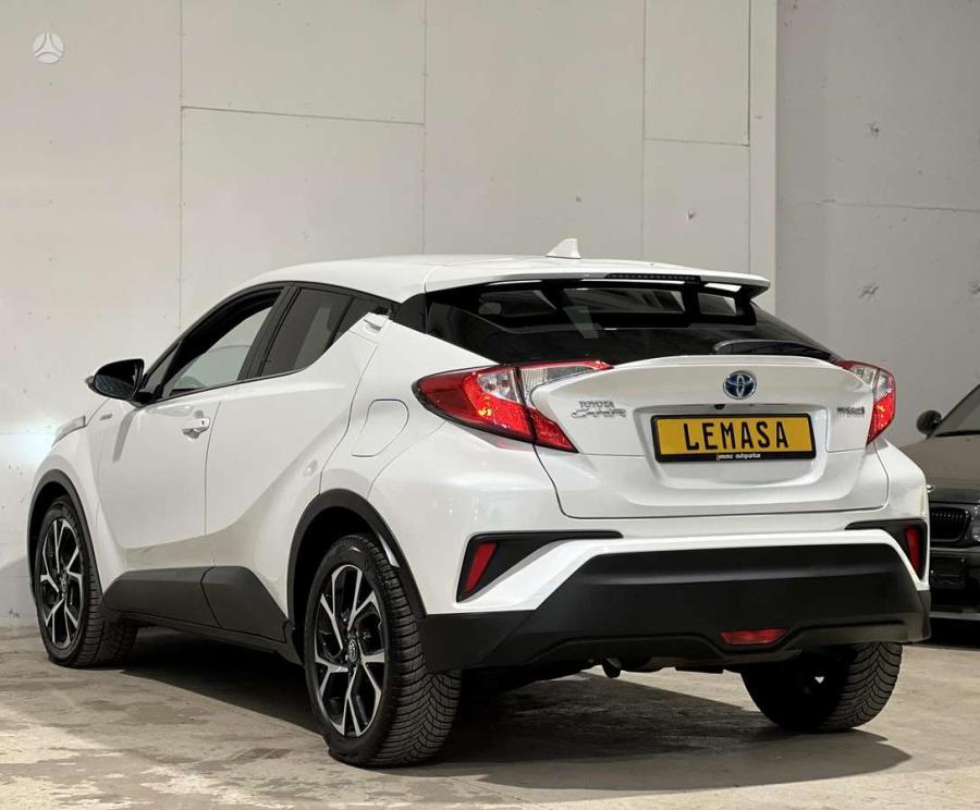 Белый Тойота C-HR 2018 в Клайпеда, объемом двигателя 1.80 л и пробегом 181 тыс. км за 15500 €, фото 27 на AUTOMOTO.COM.LV