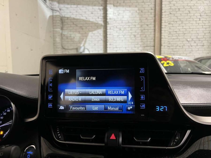 Белый Тойота C-HR 2018 в Клайпеда, объемом двигателя 1.80 л и пробегом 181 тыс. км за 15500 €, фото 29 на AUTOMOTO.COM.LV