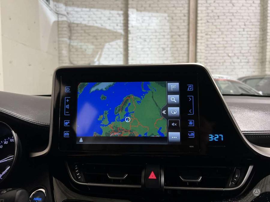 Белый Тойота C-HR 2018 в Клайпеда, объемом двигателя 1.80 л и пробегом 181 тыс. км за 15500 €, фото 30 на AUTOMOTO.COM.LV