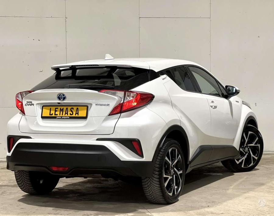 Белый Тойота C-HR 2018 в Клайпеда, объемом двигателя 1.80 л и пробегом 181 тыс. км за 15500 €, фото 31 на AUTOMOTO.COM.LV