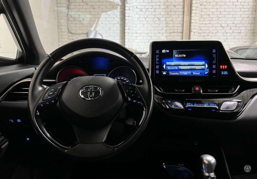 Белый Тойота C-HR 2018 в Клайпеда, объемом двигателя 1.80 л и пробегом 181 тыс. км за 15500 €, фото 32 на AUTOMOTO.COM.LV