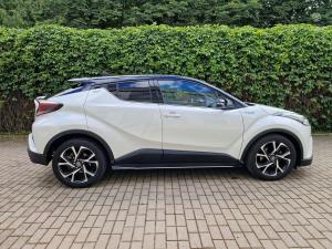 White Toyota C-HR 2018 in Vilnius, with an engine capacity of 1.80 L and mileage of 110 thousand km for 17650 €, photo 6 on AUTOMOTO.COM.LV