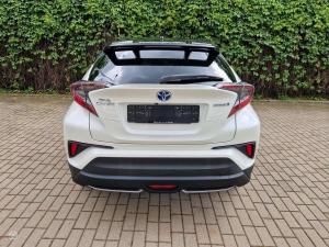 White Toyota C-HR 2018 in Vilnius, with an engine capacity of 1.80 L and mileage of 110 thousand km for 17650 €, photo 9 on AUTOMOTO.COM.LV