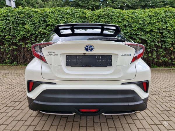 Balts Toyota C-HR 2018 Viļņa, ar dzinēja tilpumu 1.80 L un nobraukumu 110 tūkst. km par 17650 €, foto 9 vietnē AUTOMOTO.COM.LV