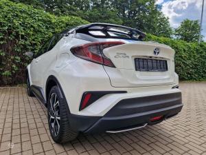 White Toyota C-HR 2018 in Vilnius, with an engine capacity of 1.80 L and mileage of 110 thousand km for 17650 €, photo 12 on AUTOMOTO.COM.LV